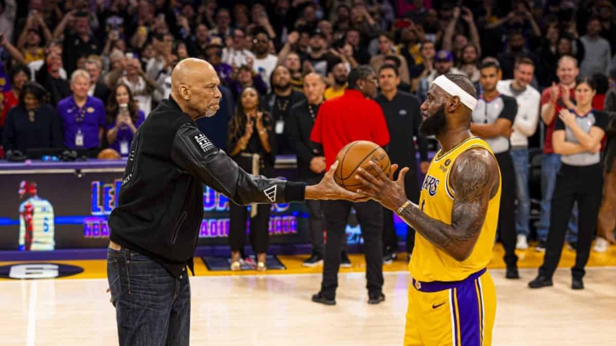 ¿Quién es Kareem Abdul-Jabbar, a quien LeBron James le quitó el récord como máximo anotador en ...